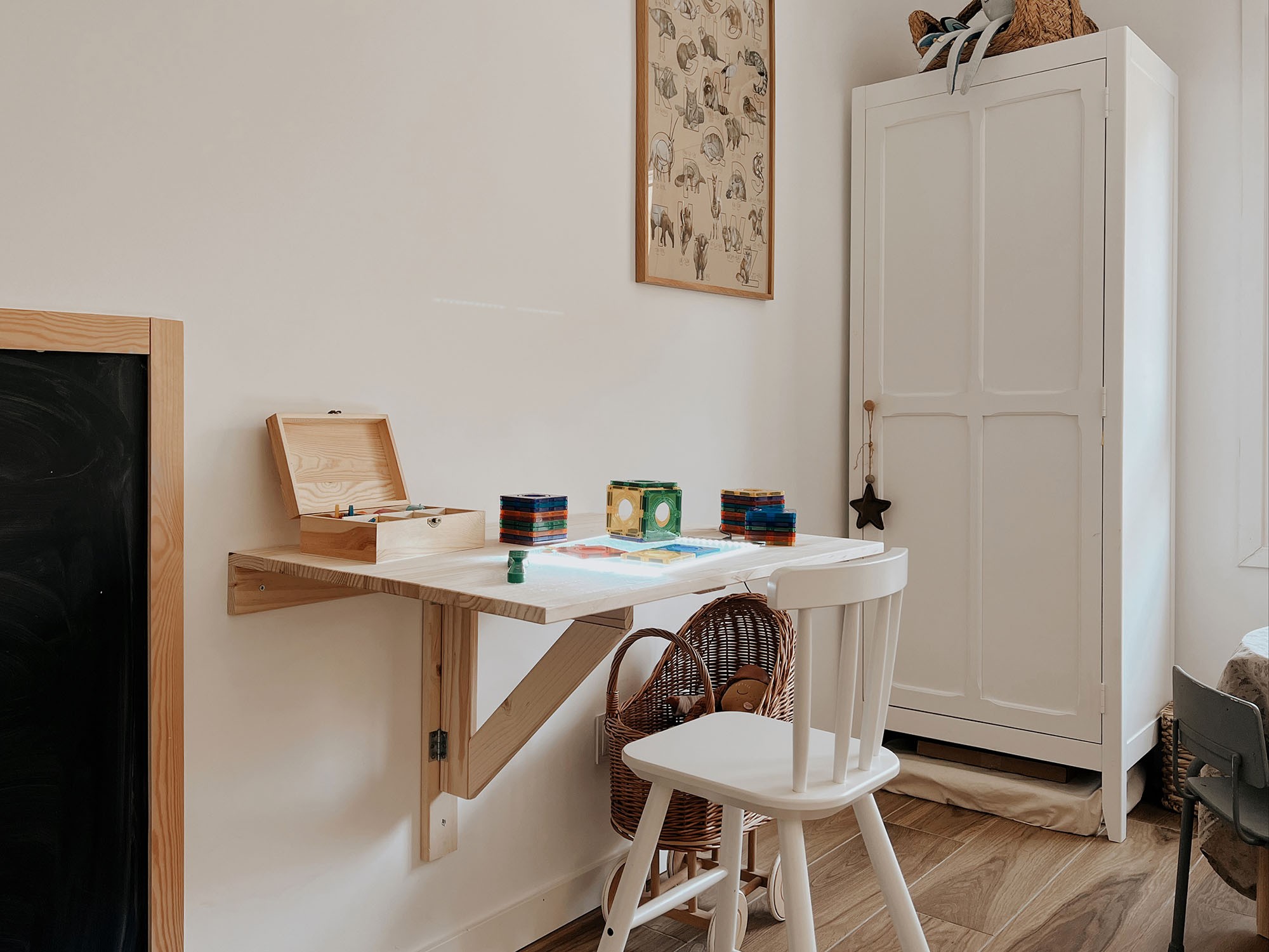 Table pliante murale en pin massif - Astideco