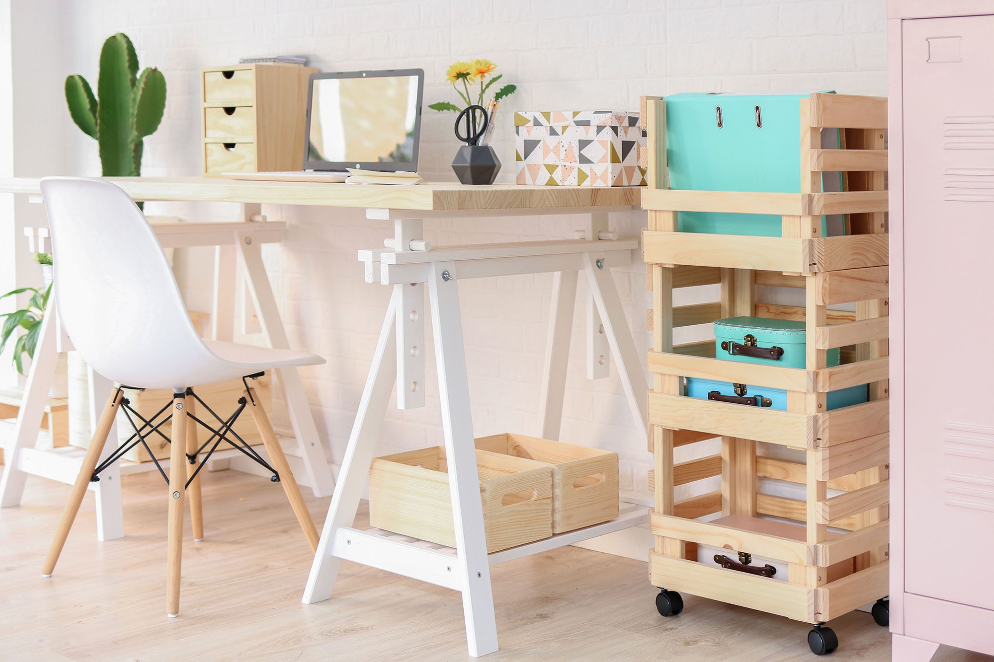 Table de bureau en bois avec tréteau inclinable blanc ARCHI TEC - Astideco
